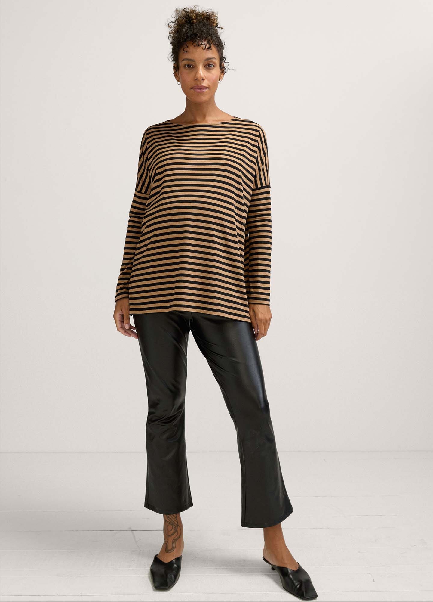 The Vegan Stretch Leather Crop Flare – HATCH Collection